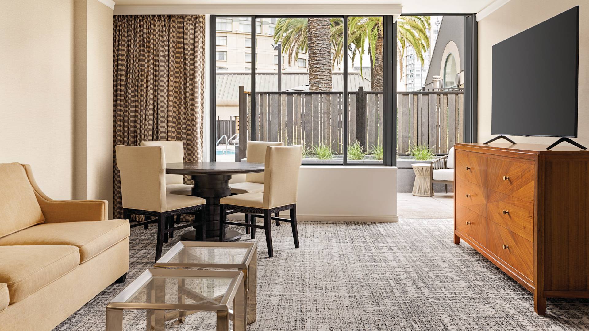 Rooms & Suites at Signia by Hilton Hotel in San Jose