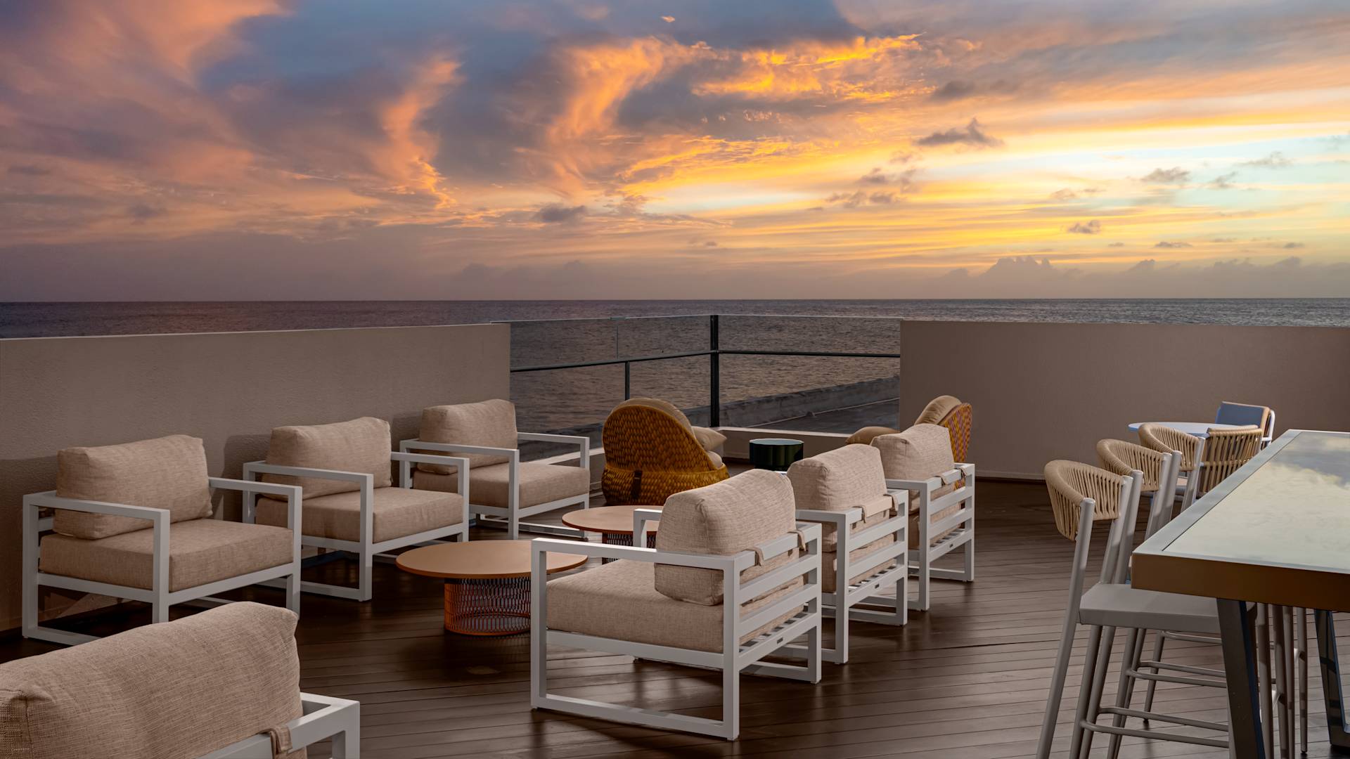 Palm Beach Club Rooms & Suites | Hilton Aruba Caribbean Resort & Casino