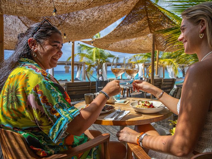 Grill am Strand - Speisen im Delfins Beach Resort Bonaire